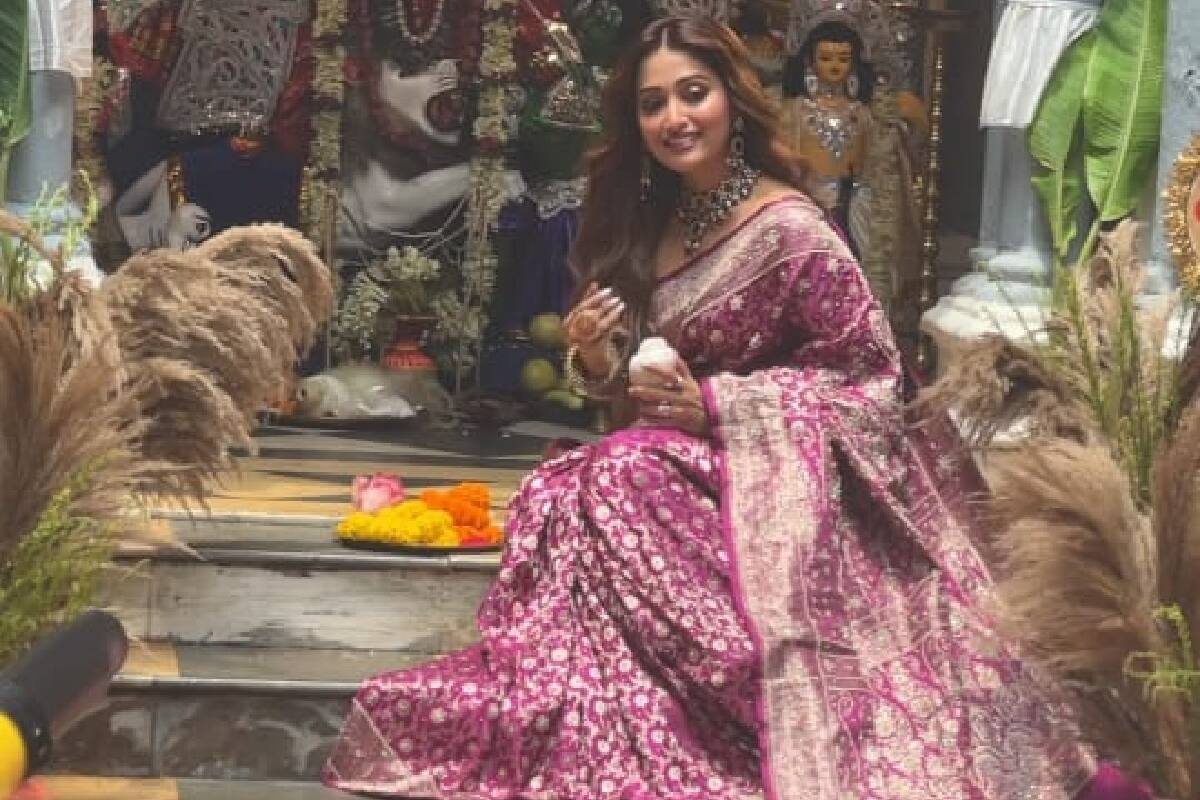 Ushasi-Sudipta-Sanchari: ঢাকের তালে কোমর দোলে তিন নায়িকার, পুজোর এত ...