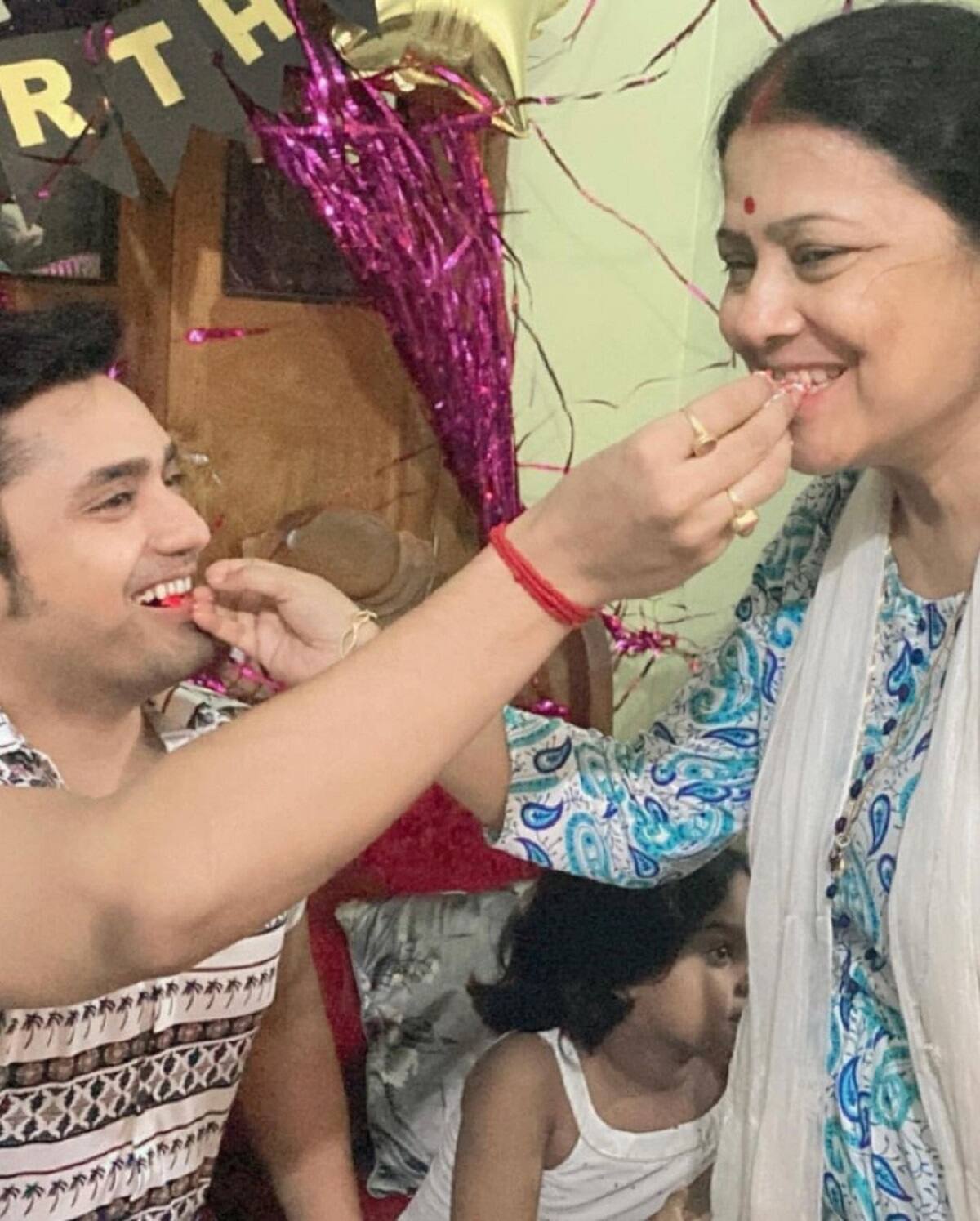 Happy Birthday Rubel Das কেক কেটে প্রেমিকা স্বেতা ভট্টাচার্য এবং ...