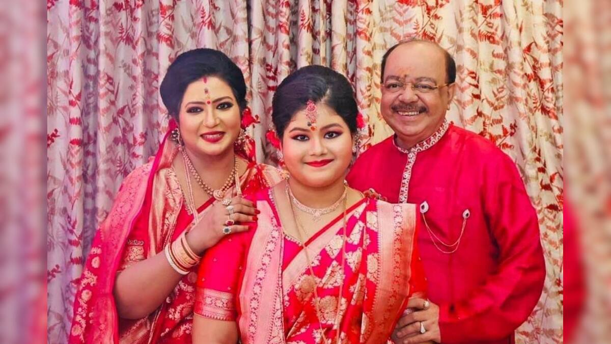 Sovan Chatterjee with Baisakhi Banerjee celebrates Ganesh Chaturthi ...