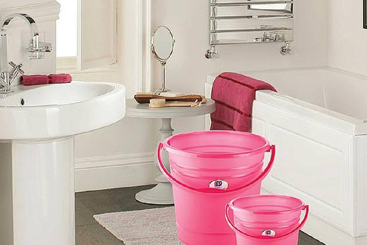 Vastu Tips For Bucket: বাথরুমে এই রঙের বালতি রেখেছেন? বড় ক্ষতি থেকে ...