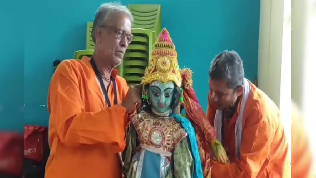 ঐতিহ্যবাহী ডাং পুতুলের নাচ টিকিয়ে রাখতে শিল্পীদের নিয়ে আয়োজিত হল ...