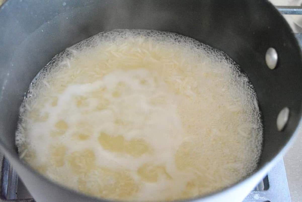 ভাতের ফ্যান ফেলে না দিয়ে এবার থেকে ত্বকে লাগান !নিমেষেই ফিরবে জেল্লা ...