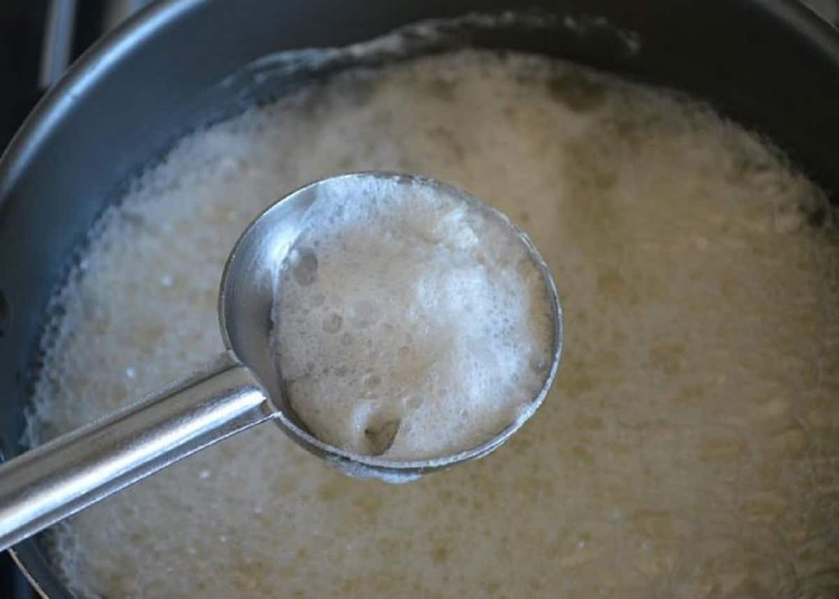 ভাতের ফ্যান ফেলে না দিয়ে এবার থেকে ত্বকে লাগান !নিমেষেই ফিরবে জেল্লা ...