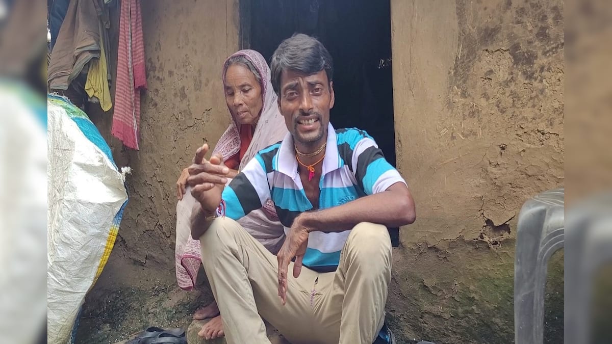 Viral Video: হুবহু কুমার শানুর গলা! গান গেয়ে ভাইরাল দাঁতনের হতদরিদ্র ...
