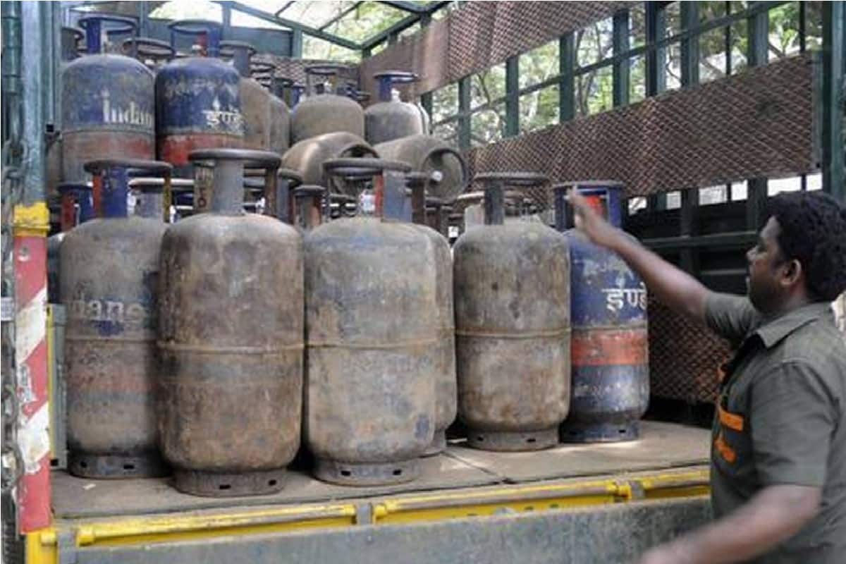 LPG Price Hike: এক ধাক্কায় বাড়ল ২০৯ টাকা, আপনার শহরে কত হল সিলিন্ডারের দাম | LPG Price Hike ...