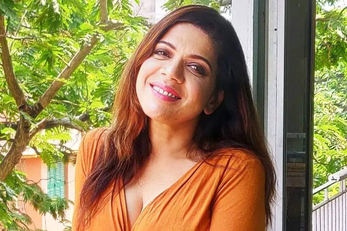 Nondini Chatterjee: বিকিনিতে আগুন পর্দার শাশুড়ি! বাংলা সিরিয়ালের অভিনেত্রীর খোলামেলা ছবিতে ঝড় ...