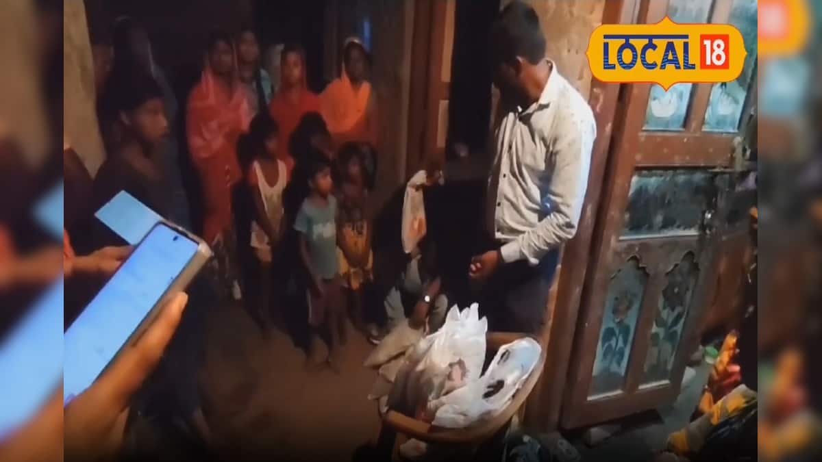 বাঁকুড়ার প্রত্যন্ত গ্রামের শিশুদের সাহায্যের মাধ্যমে নিজের জন্মদিন ...