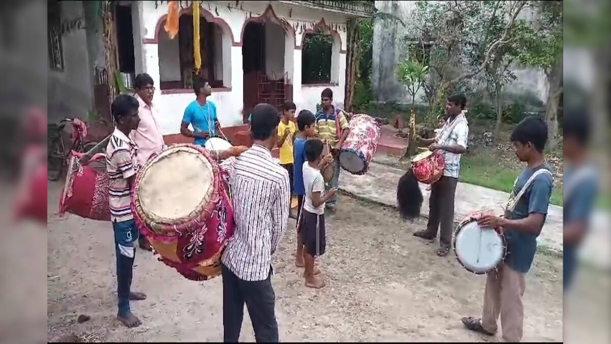 বেশি রোজগারের আশায় দুর্গাপুজোর সময় পরিবারের সঙ্গে কাটাতে পারেন না ঢাক ...