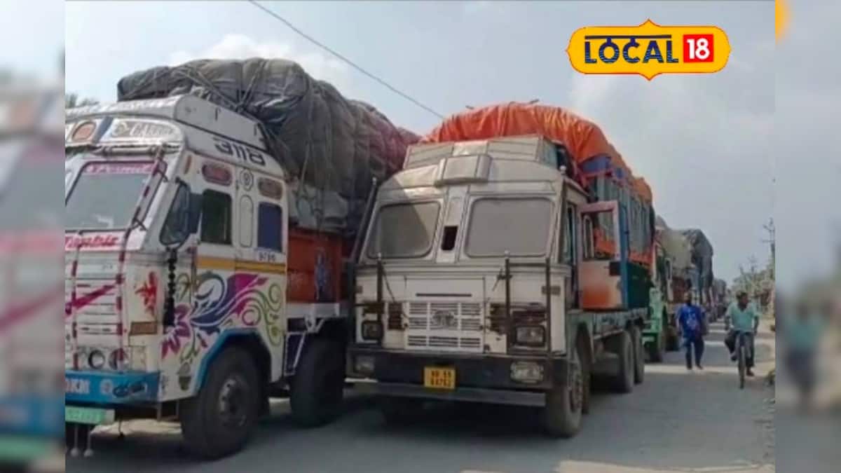 Rows of trucks full of onions on the way to Bangladesh through ...
