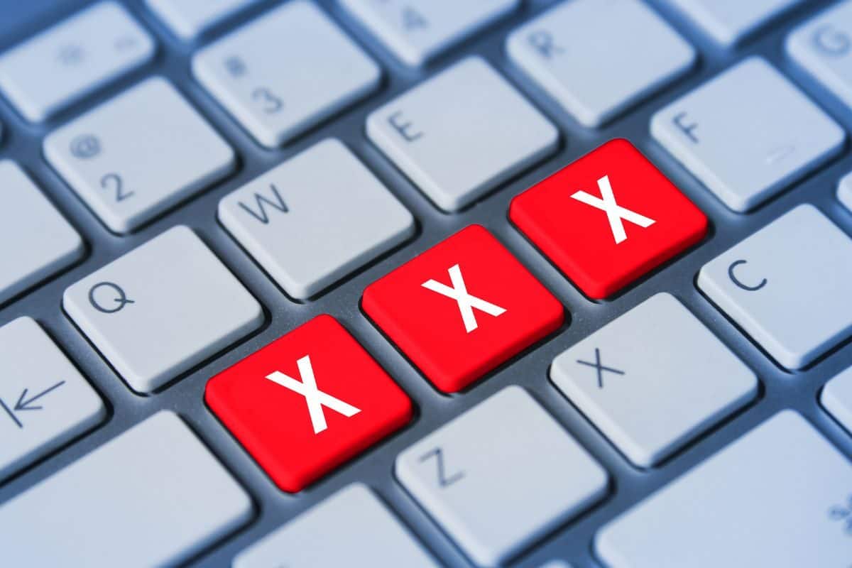 XXX' শব্দের মানে কী? কেন প্রাপ্তবয়স্কদের সিনেমার সঙ্গে জুড়ে থাকে এটি ...