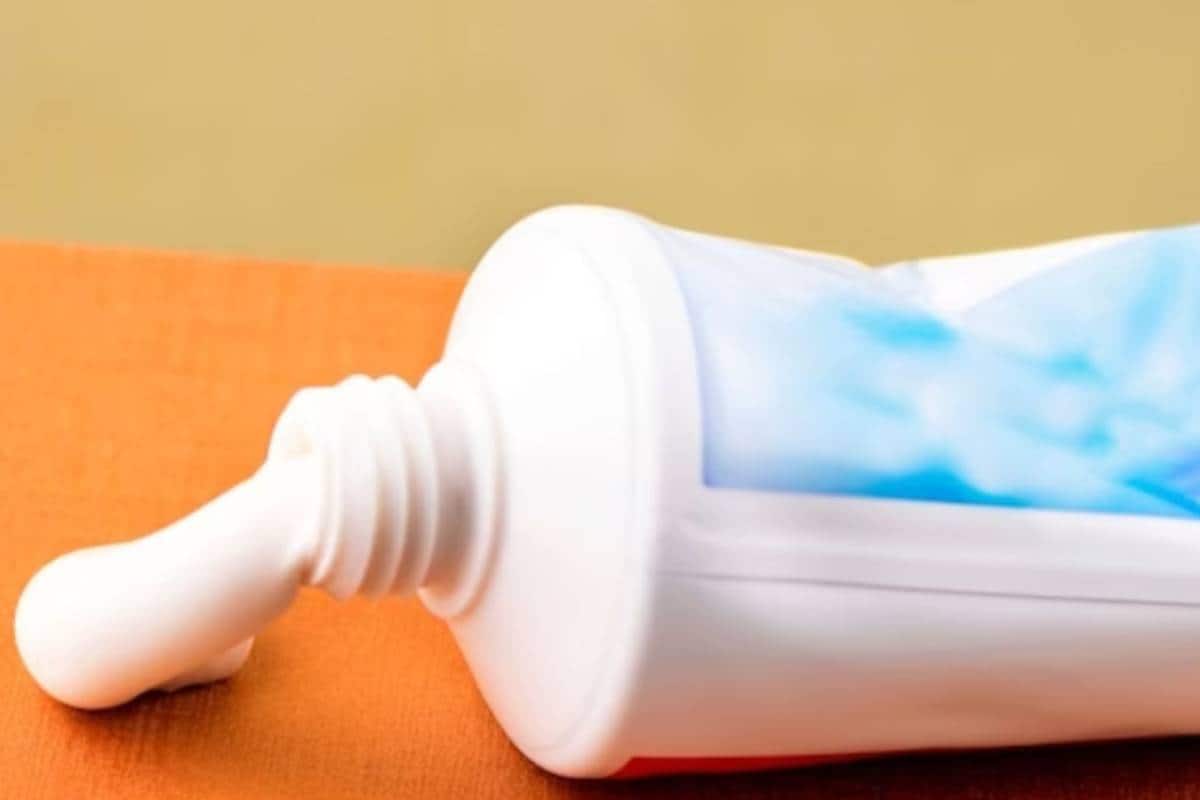 Knowledge Story: ৯৯% জানেন ভুল...! বলুন তো টুথপেস্টের টিউবের গায়ের 'এই' লাল, সবুজ, নীল, কালো ...