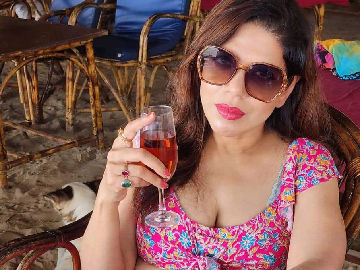 Nondini Chatterjee: ঝড় তুললেন পর্দার শাশুড়ি! কালো বিকিনিতে তাক লাগালেন নন্দিনী, টু পিসে চেনা ...