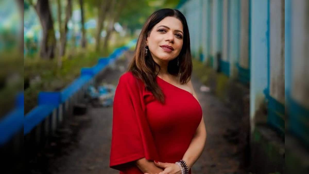 Nondini Chatterjee: ঝড় তুললেন পর্দার শাশুড়ি! কালো বিকিনিতে তাক ...