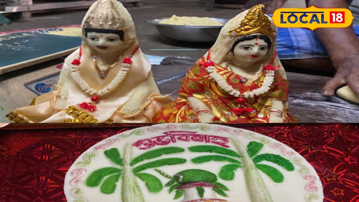 জয়নগরের মিষ্টি দোকানে বিয়ের বিশেষ ধরনের তত্ত্বের মিষ্টি তৈরি হয় ...