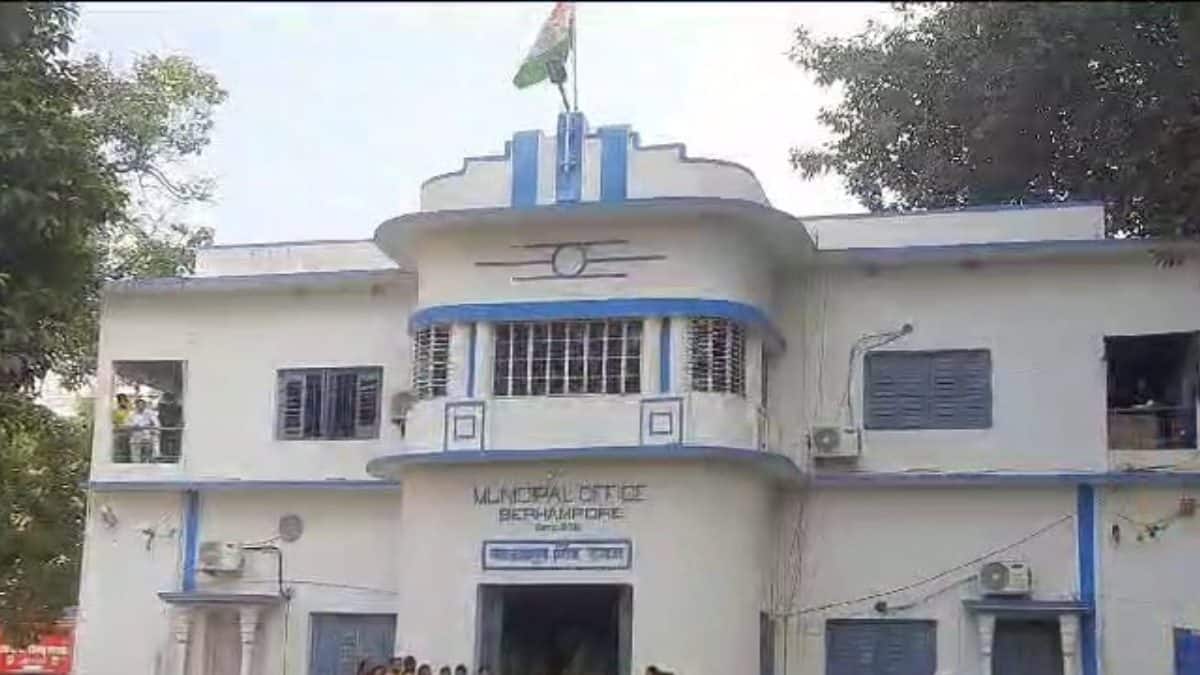 Berhampore News: টান টান উত্তেজনার মধ্যেই দিয়েই চলল বহরপুর পৌরসভায় ...