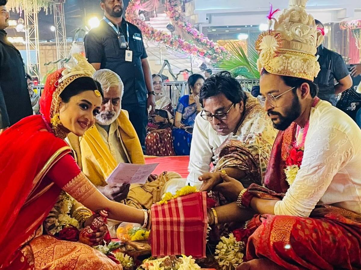 Saurav Das-Darshana Banik Wedding: দর্শনার সিঁথিতে সিঁদুর পরালেন সৌরভ! বিয়ের মণ্ডপেই নব কনের ...