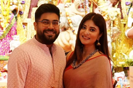 নভেম্বরের শেষ দিনে নিজেদের প্রি-ওয়েডিংয়ের ছবি শেয়ার করেন অভিনেত্রী ...