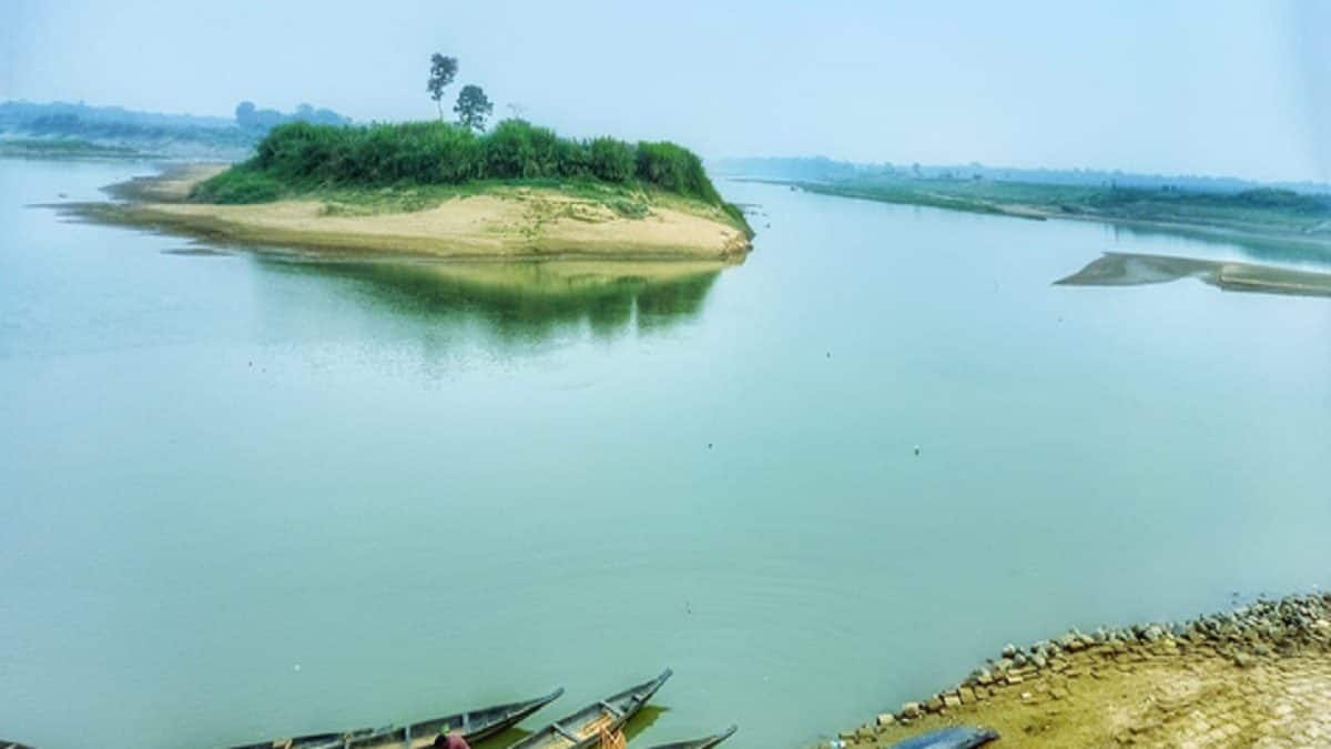River নদীর চরে এটা ঘটছেটা কী! দেখলে তাজ্জব হয়ে যাবেন! দেখুন ভিডিও in ...