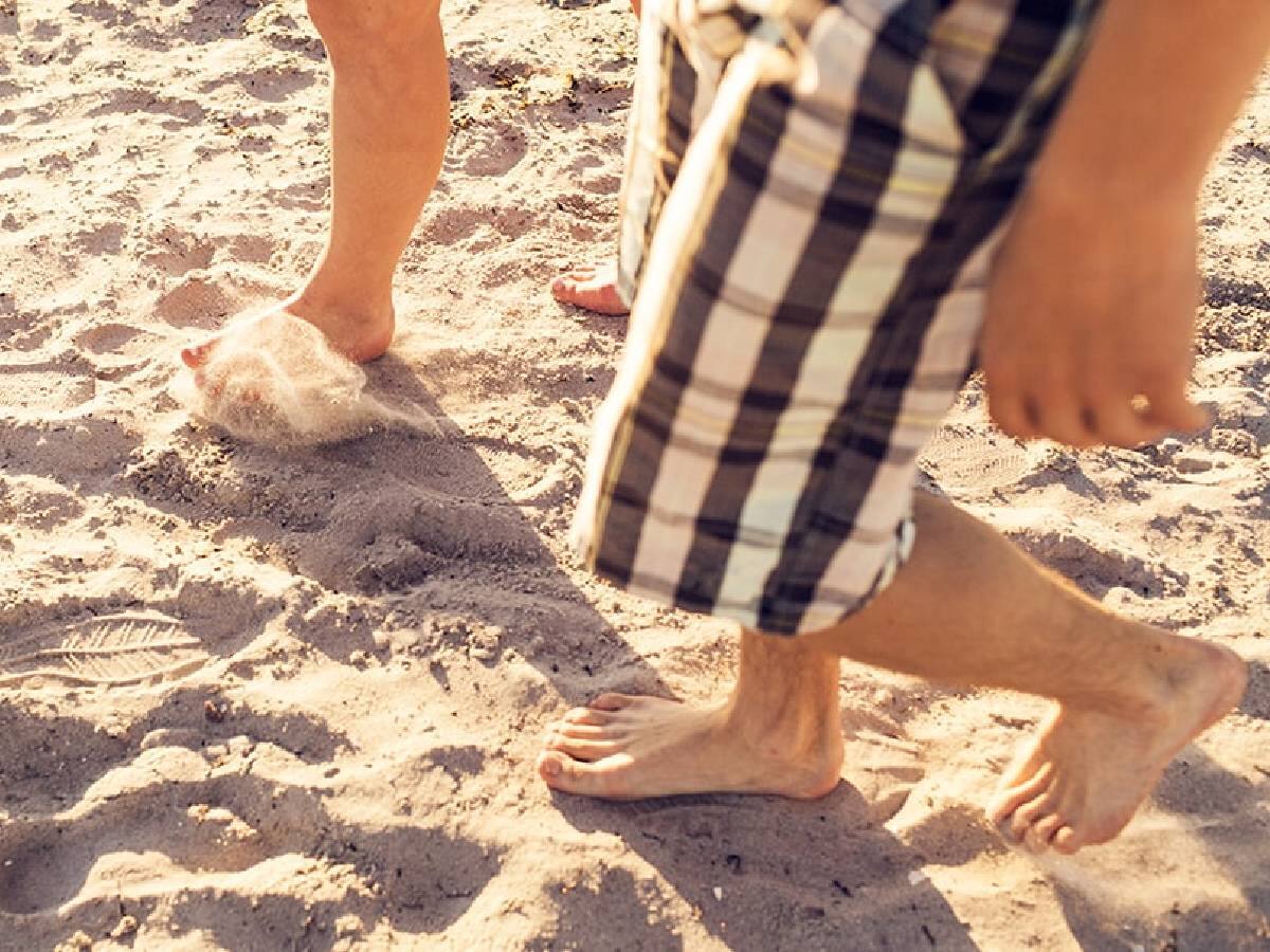 Benefits of Sand Walking: কীসের উপর হাঁটছেন? শরীরচর্চায় উল্টে ক্ষতি ...