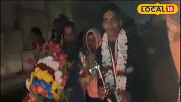 সারা ভারত মূর্তি এবং ভাস্কর্যের প্রতিযোগিতায় দেশের মধ্যে প্রথম ...