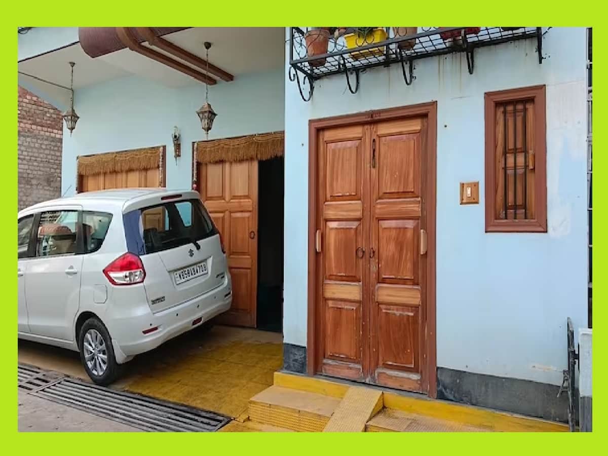 তিনি এই মুহূর্তে বলিউডের সুপার স্টার সিঙ্গার, তা বলে এই তাঁর বসতবাড়ি ...