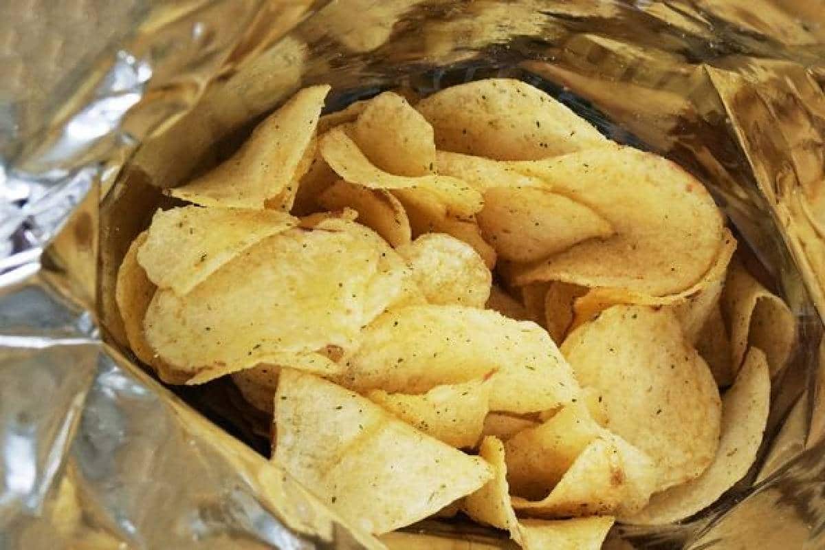 Chips Packet: খোলা পড়ে আছে চিপসের প্যাকেট? সেই সময়ে খাবারের মধ্যে কী ...