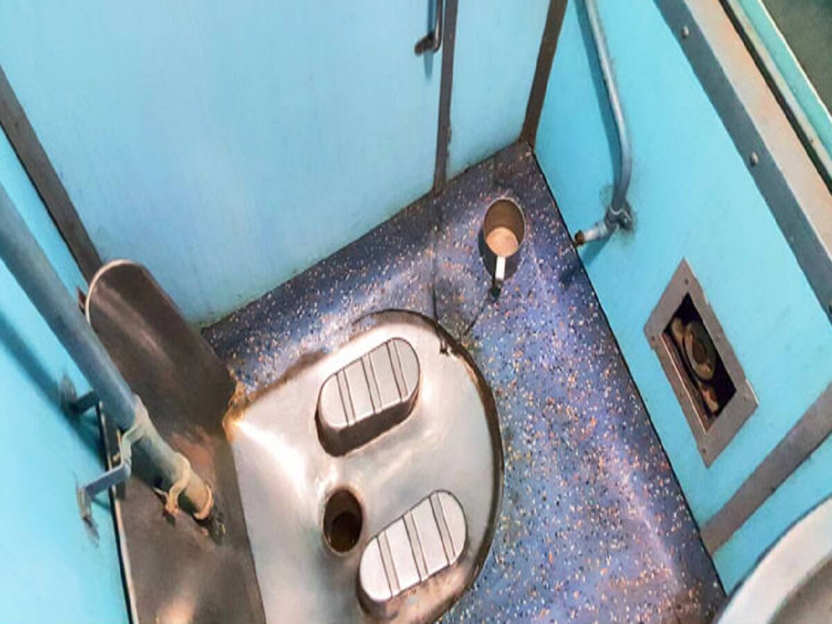 Knowledge Story Indian Railways Toilet ট্রেনে টয়লেট আসলে কিন্তু এই বাঙালির অবদান! তাঁর জন্যই ...