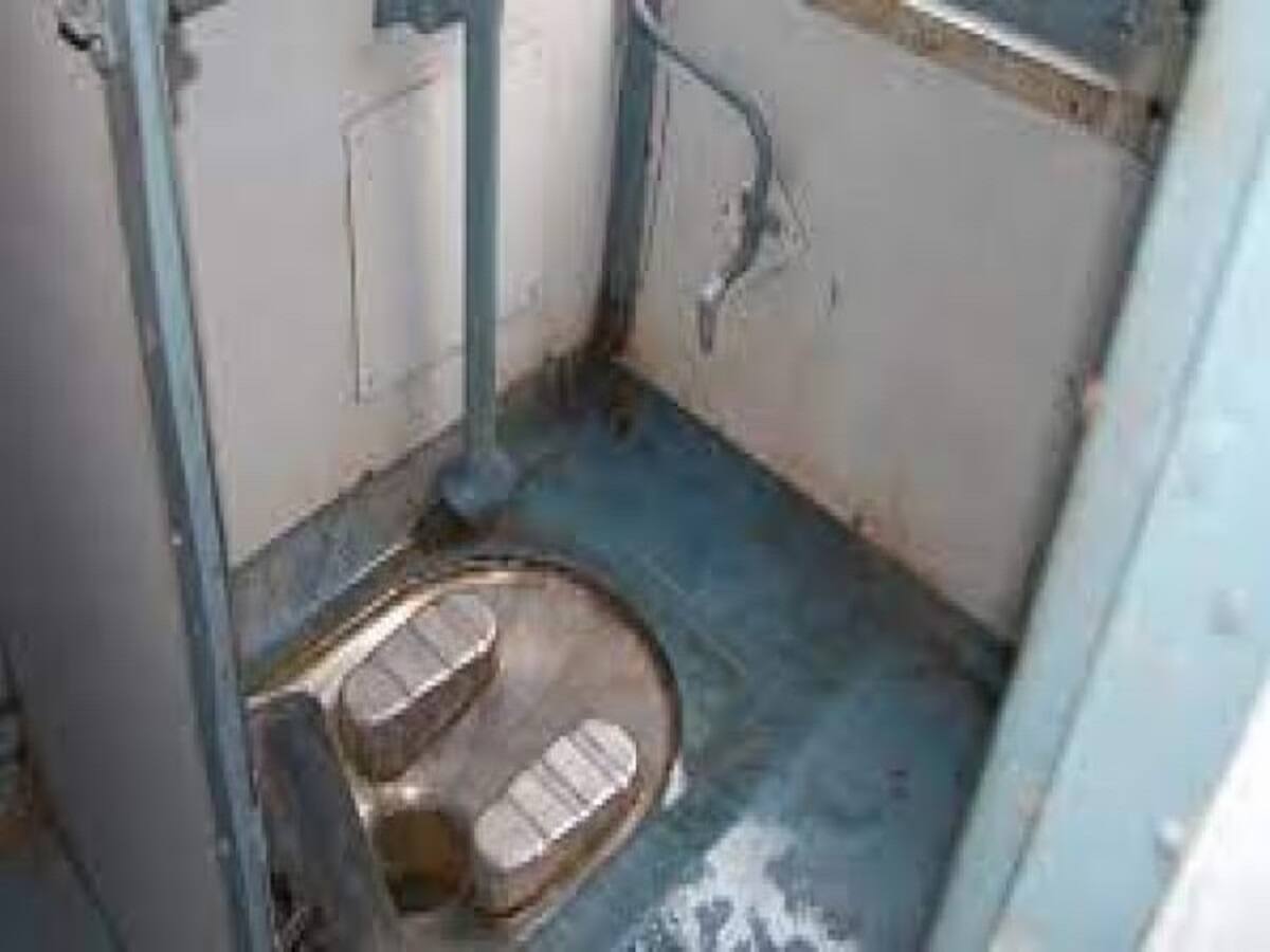 Knowledge Story Indian Railways Toilet ট্রেনে টয়লেট আসলে কিন্তু এই বাঙালির অবদান! তাঁর জন্যই ...