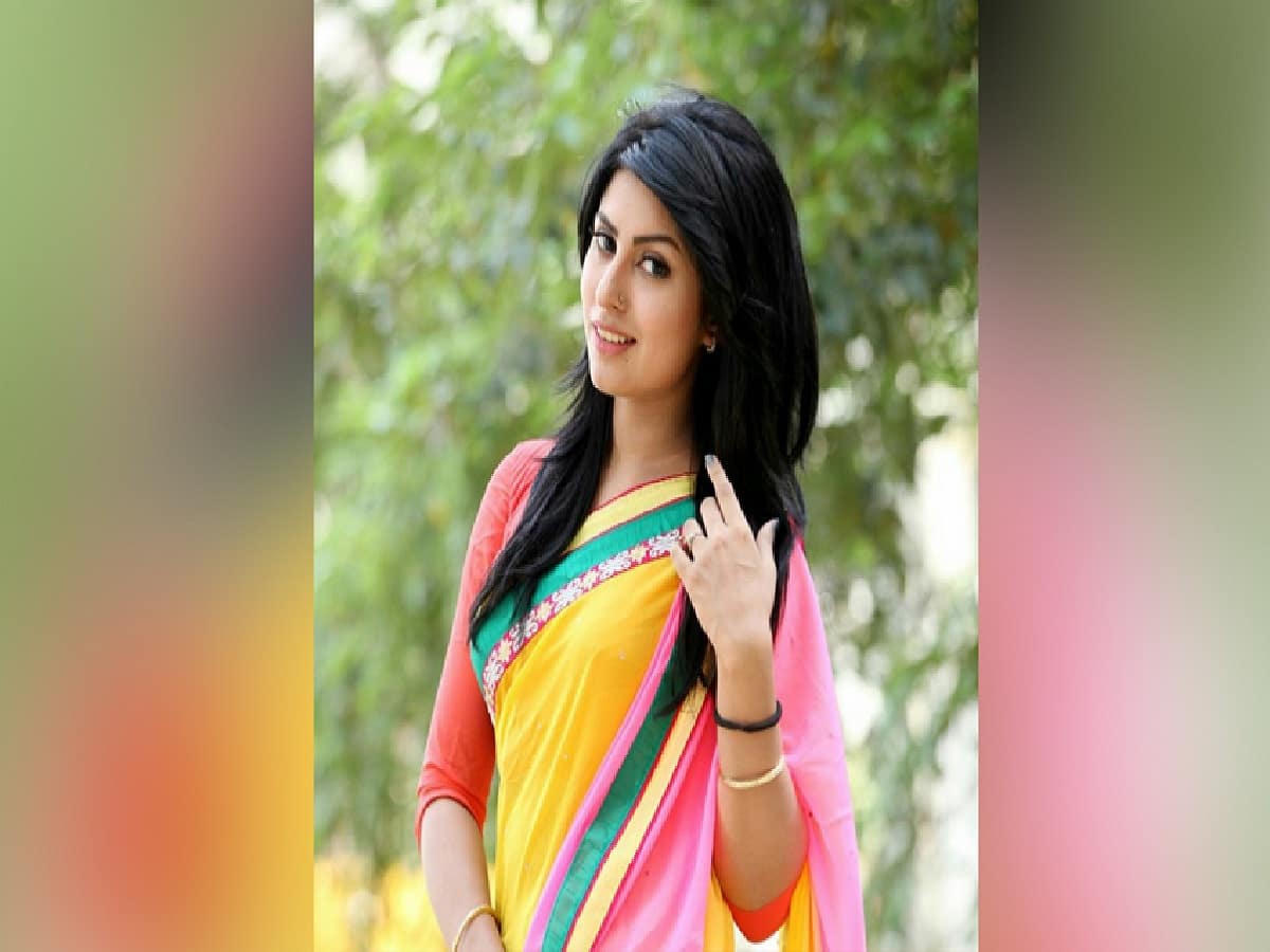 Actress Gossip | শরীর যেন আগুন! ছবি দেখলেই ঘাম ছোটে, পুরুষের বুকে ঝড় তোলেন এই ১০ 'হট' নায়িকা ...