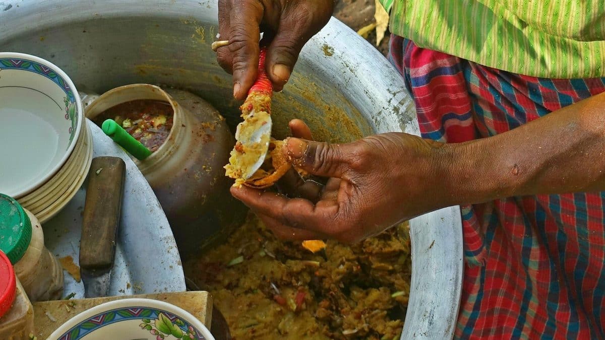 Viral Fuchka ফুচকা খেলেই পুরস্কার! জমজমাট খেলা এই দোকানে! যাবেন নাকি ...