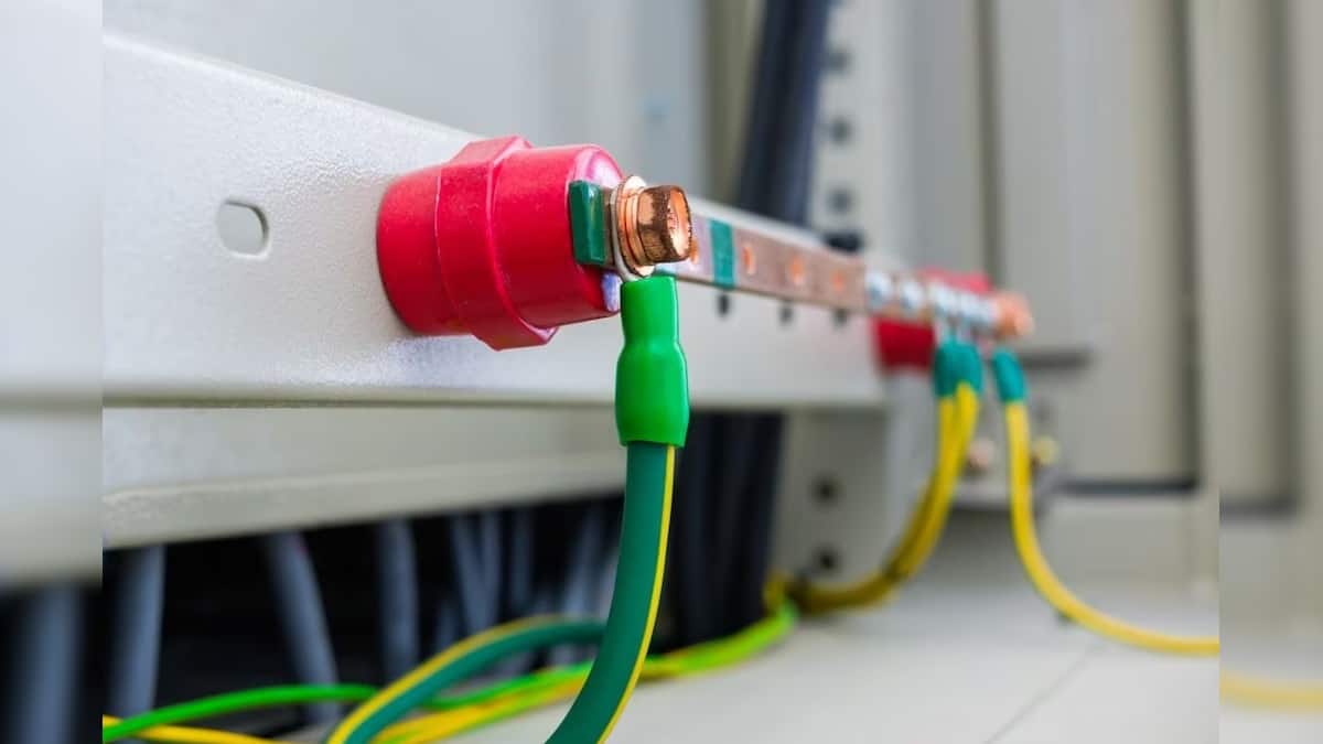 AC Earthing বাড়িতে AC লাগানোর আগে এই কাজটা করে নিন! না হলে সামান্য ...