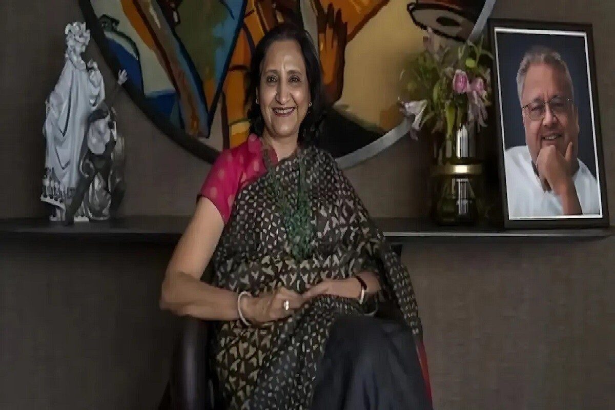 Rekha Jhunjhunwala, Rakesh Jhunjhunwala, Titan Share, Rekha ... Rekha Jhunjhunwala, Rakesh Jhunjhunwala, Titan Share, Rekha ...