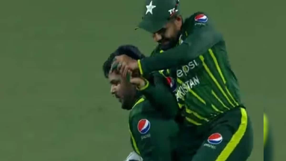 Babar Azam Body-Shamed Azam Khan: টি২০ বিশ্বকাপে পাকিস্তান দলে গণ্ডগোল? আজম খানকে কি ‘গণ্ডার ...