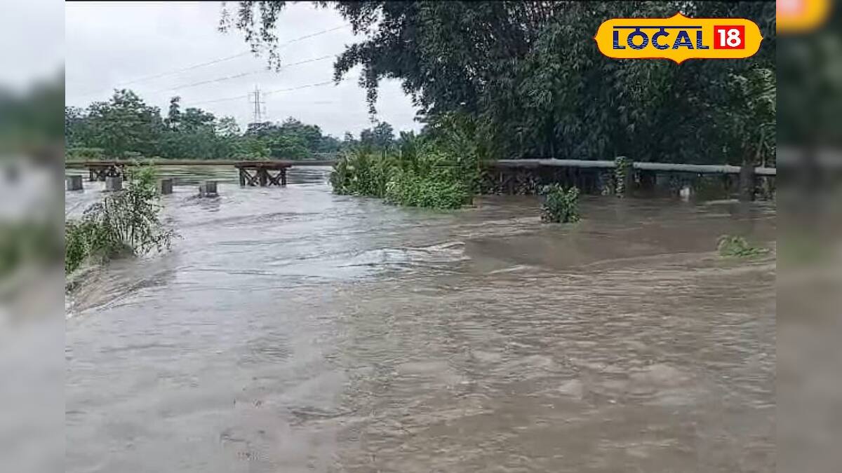 টানা বৃষ্টিতে আলিপুরদুয়ার জেলার বিভিন্ন এলাকায় যোগাযোগ বিচ্ছিন্ন হয়ে ...