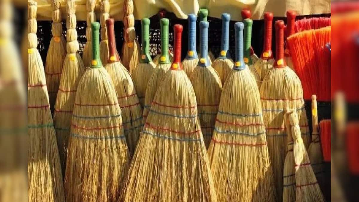 Vastu Tips: বাড়ির কোন দিকে ঝাঁটা রাখবেন? কীভাবে রাখবেন? বাস্তুতে ভুল ...
