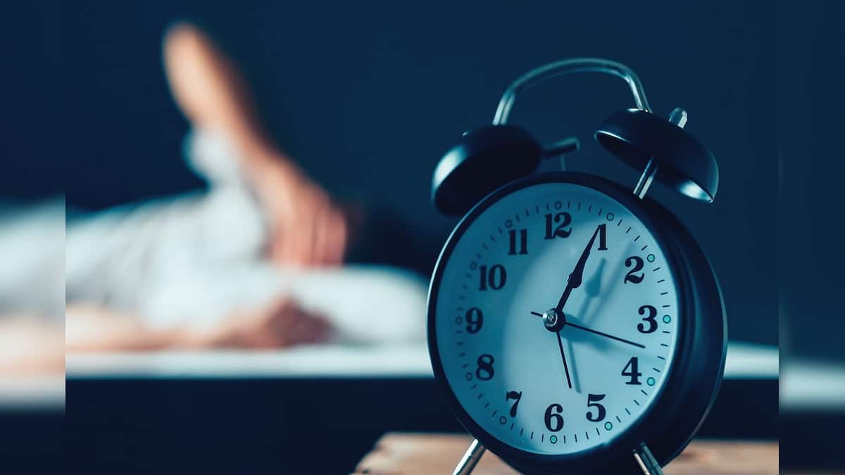 How To Wake Up Without Alarm: অ্যালার্ম ছাড়াই ঘুম ভাঙবে ভোরে! যদি বালিশে 'এই'টা করেন..মুশকিল ...