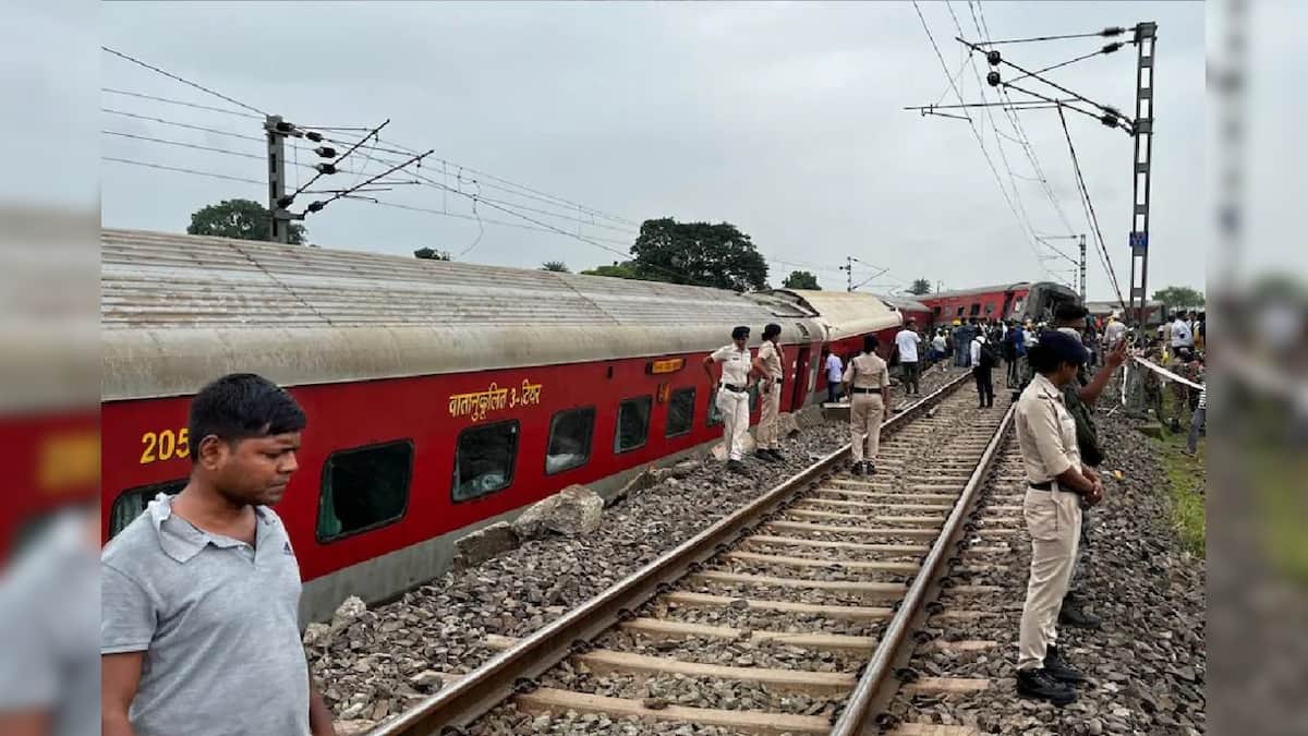 why trains derail indian railways facing problems again and again, কেন ...