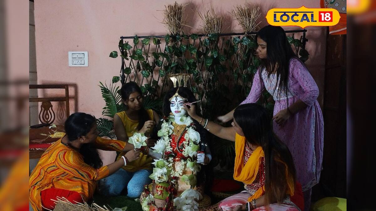 Manasa Puja 2024: অর্ধেক সাপ, অর্ধেক নারী, বৃষ্টিভেজা শ্রাবণসকালে নেমে ...