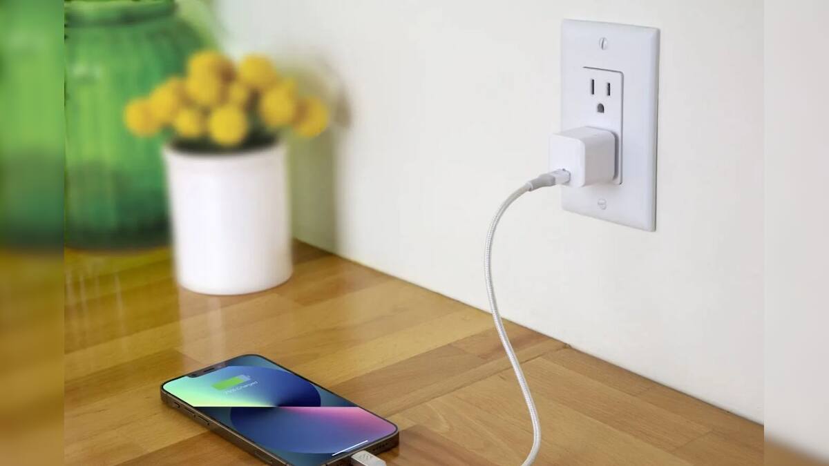 Phone Charging Tips: মাত্র এক ঘণ্টায় আইফোনে ফুল চার্জ! জেনে রাখুন এই বিশেষ পদ্ধতি