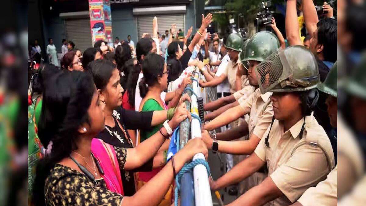 RG Kar Victim Father Mother 'মুখ্যমন্ত্রী প্রতিবাদ রোধের চেষ্টা করছেন ...