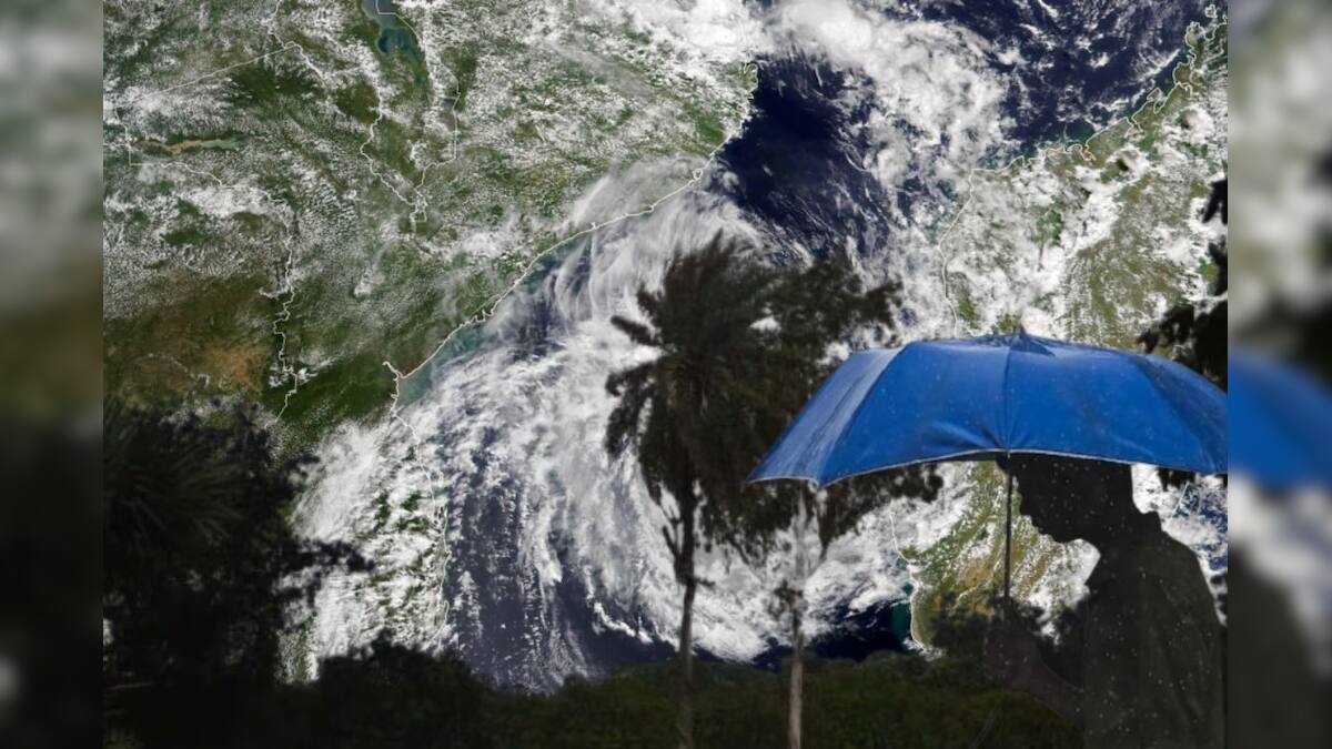 Cyclone Dana Update: ক্রমেই ল্যান্ডফলের দিকে এগোচ্ছে ‘দানা’? আছড়ে ...