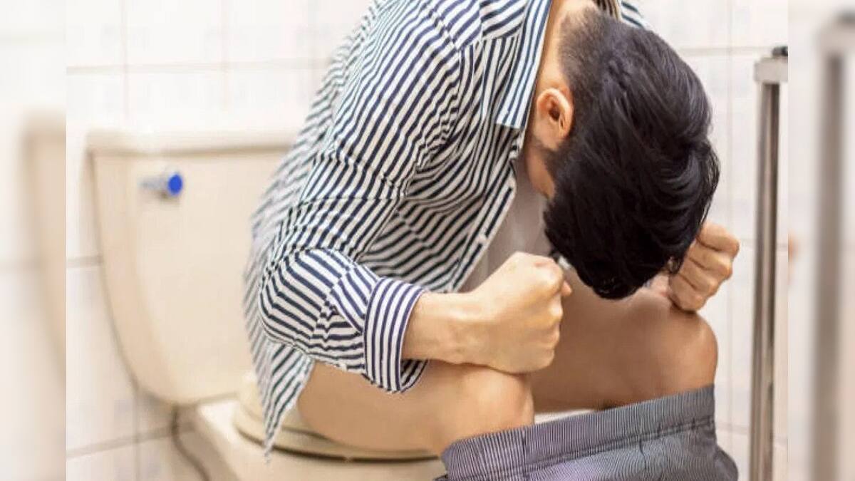 Piles বহু মানুষ খুব কষ্ট পান পাইলসে, লজ্জা পান চিকিৎসায়! কিন্তু জানেন ...