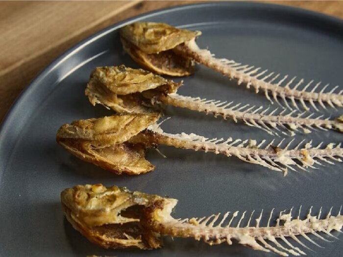 Fish Bone Health Effects আপনি কি মাছের কাঁটা চিবিয়ে খেয়ে ফেলেন? জানেন ...