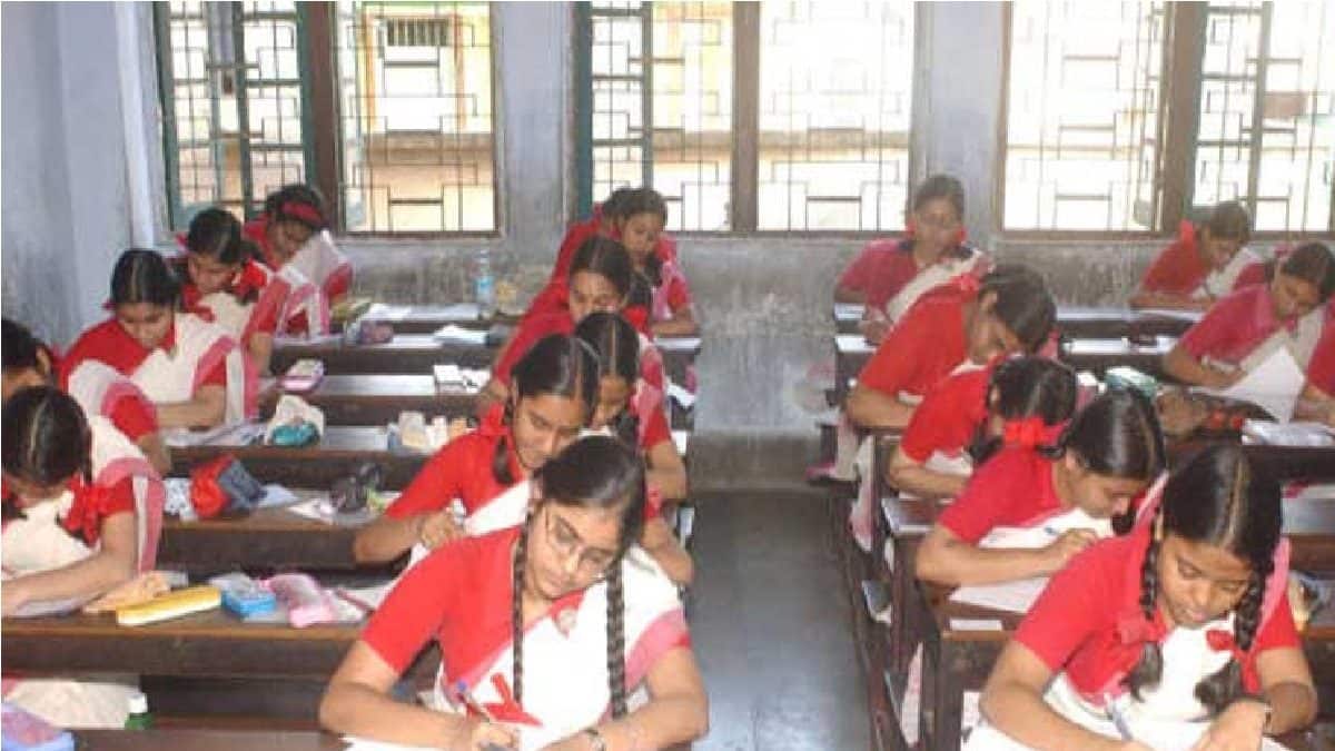 Madhyamik exam 2026: মাধ্যমিক দিতে এসে এ কী করল ছাত্রী! নদীর ঘাট থেকে ...