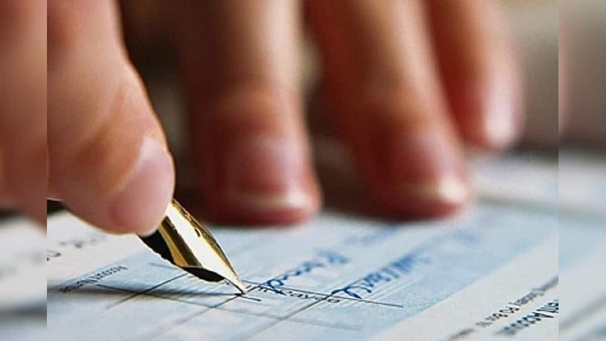 Cheque Back Signature: চেকের পিছনে কি সই করা বাধ্যতামূলক! কোন কোন সময় ...