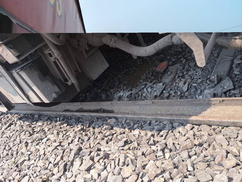 Train Accident ফের ট্রেন দুর্ঘটনা! ওড়িশায় বেলাইন হয়ে উল্টে গেল চলন্ত ...