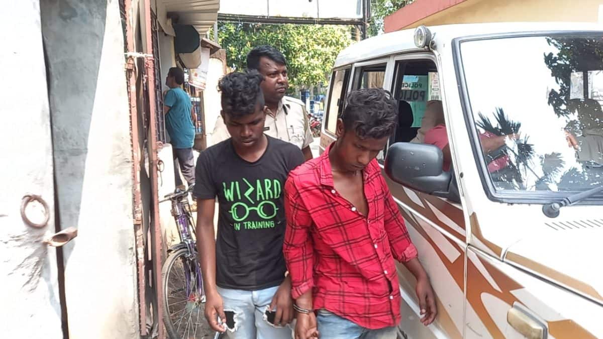 শেষ রক্ষা হল না! অবশেষে পুলিশের জালে মোবাইল ফোন চুরি চক্রের দুই পান্ডা ...