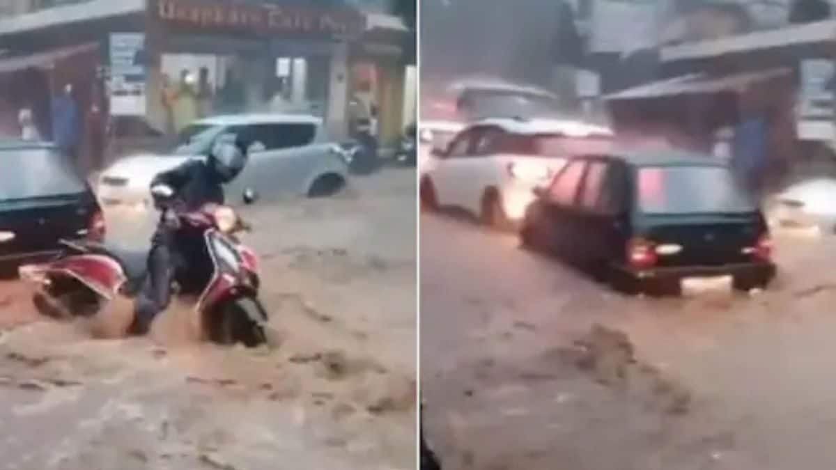 Man Swept Away in Flood with Scooty: মেঘ ভাঙা বৃষ্টিতে প্রবল বন্যা ...
