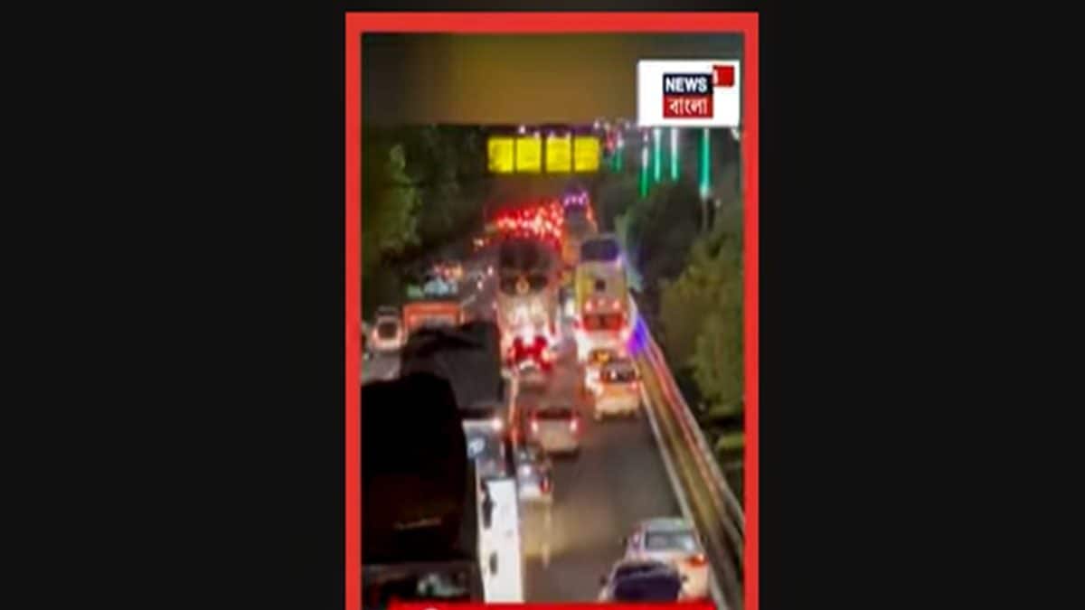 বৃষ্টিতে থমকে গেল নয়ডার রাস্তা! Heavy Traffic Jam in Noida Due to ...