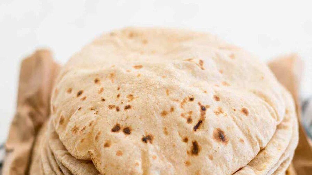 Soft Roti Tips: আটা-ময়দায় মেশান শুধু 'এক' চিমটি! এতেই তুলোর মতো নরম ...